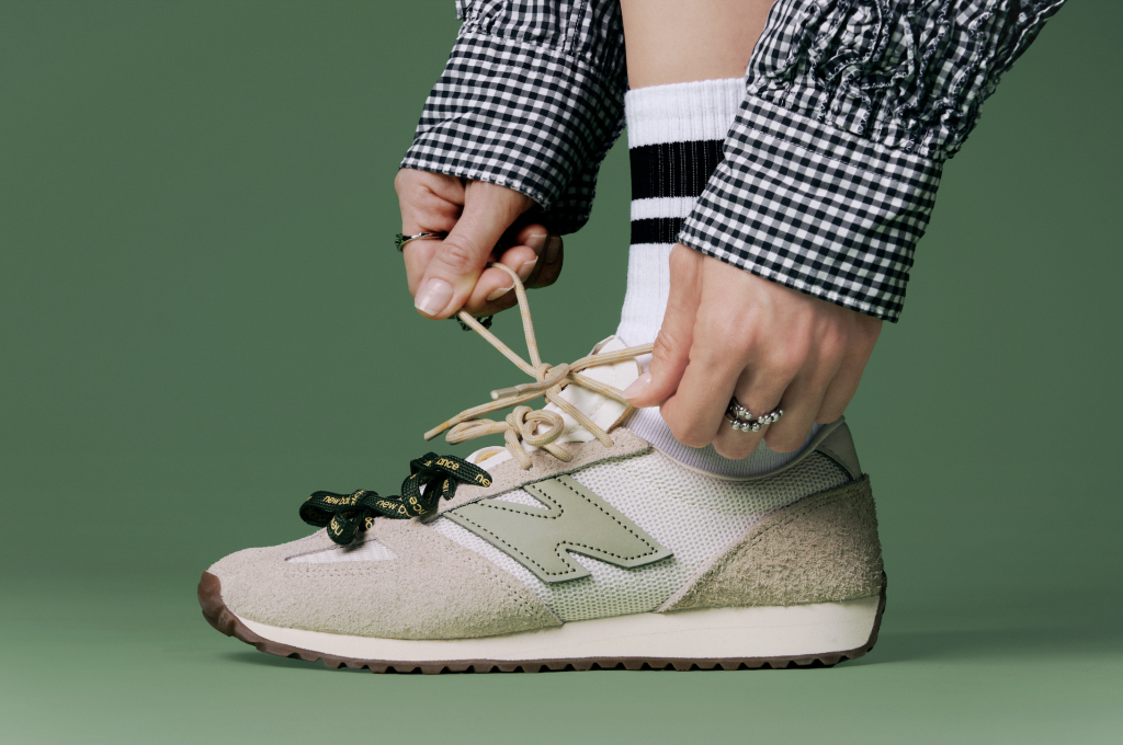 甜酷風潮再起！IU最愛New Balance 471全新7款復古色調登場 必學5款拼色鞋帶綁法轉換穿搭風格